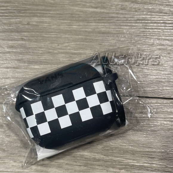 Vans | Headphones | Vans Family Airpods Pro Checkerboard Silicone Case ...
